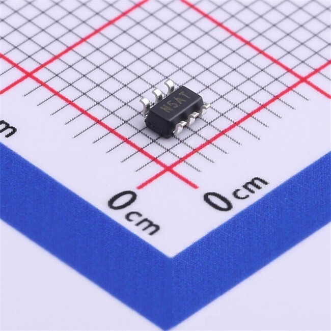 24V IC Integrated Circuits MAX1837EUT50+T Internal Switch Step Down ...